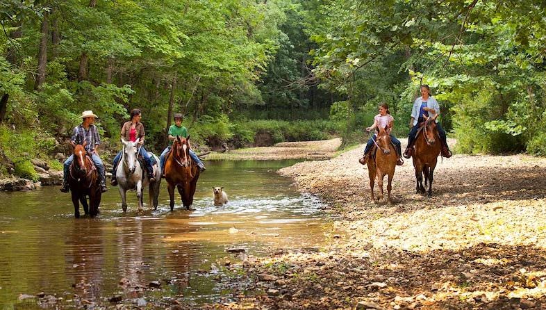 5 Outdoorsy Family Weekend Getaways in Georgia | Lake Rabun Hotel